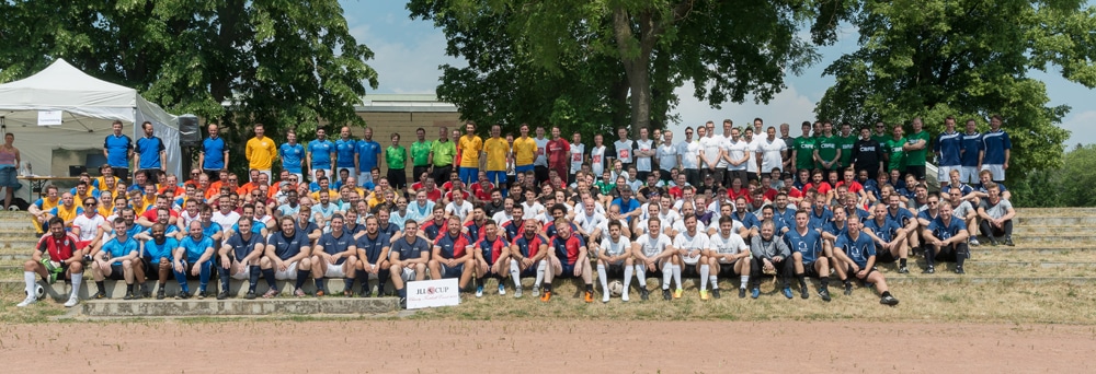 Teamgeist und Fairness beim Kicken für den guten Zweck - Stiftung Jona
